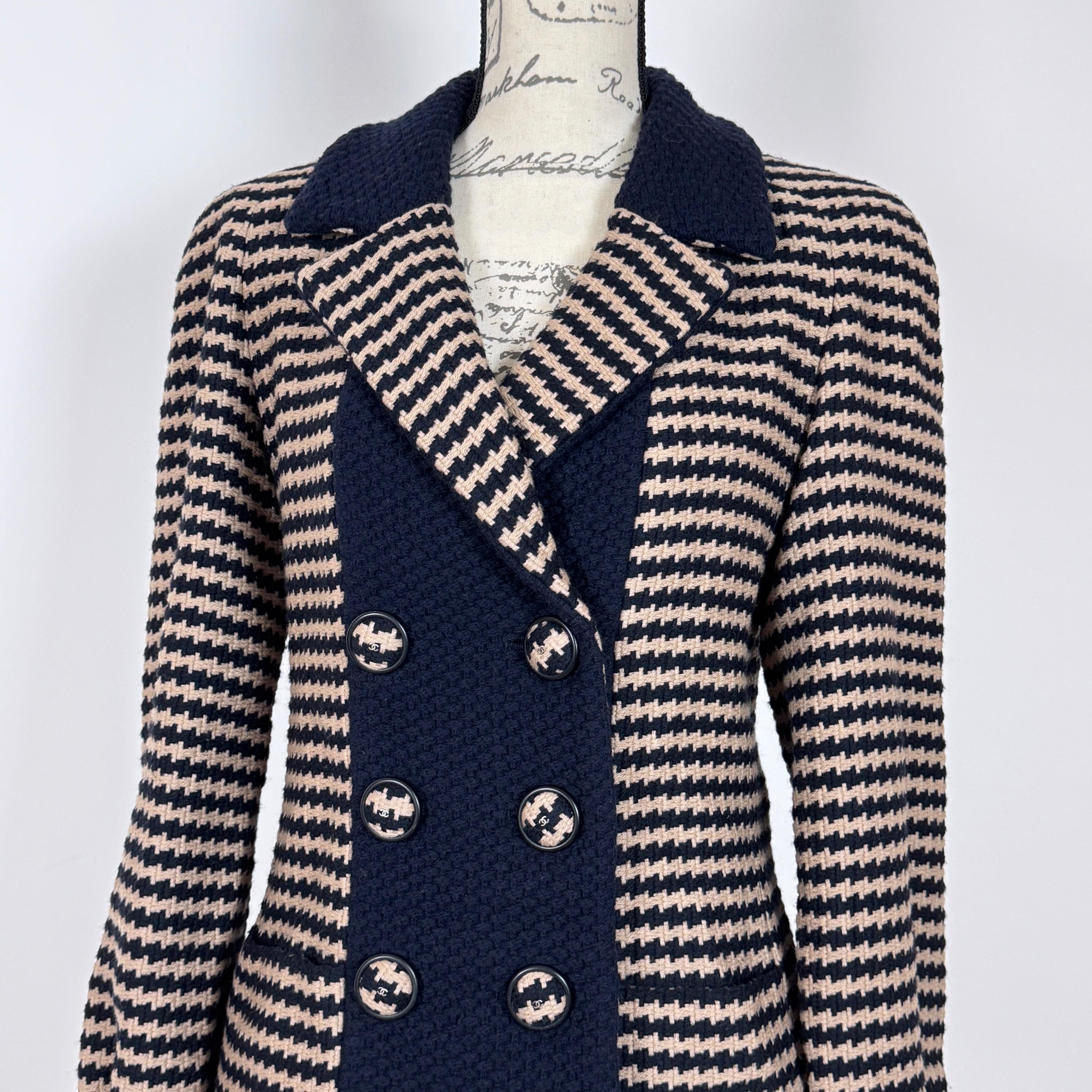Chanel Beige and Navy Houndstooth Jacket | S | Hardly Ever Worn It